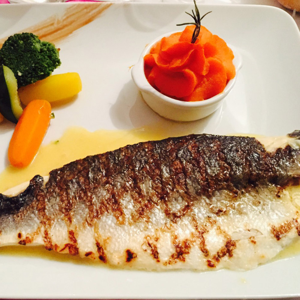 Filet de bar juste grillé sauce agrumes - eL'Avenue - Traiteur en drive ...
