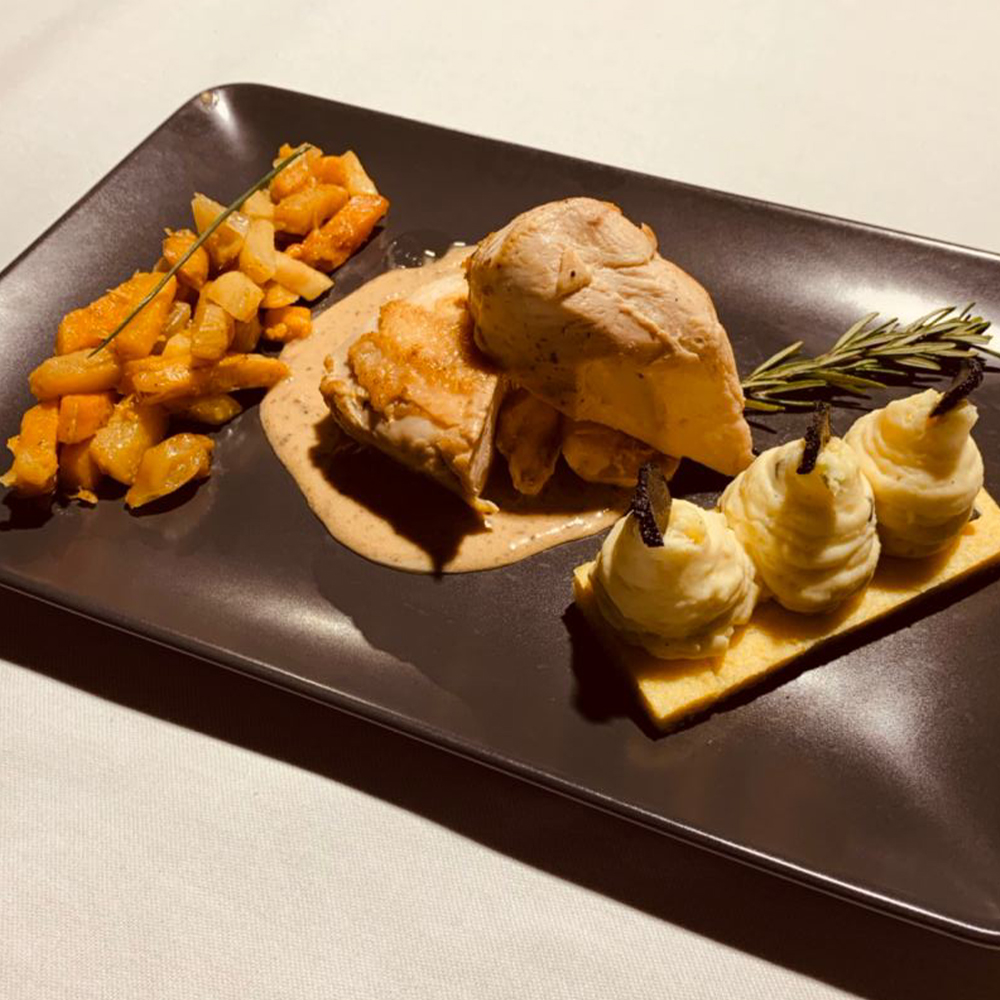 Moelleux de filet de chapon à la crème de Morilles, écrasé de pomme de ...